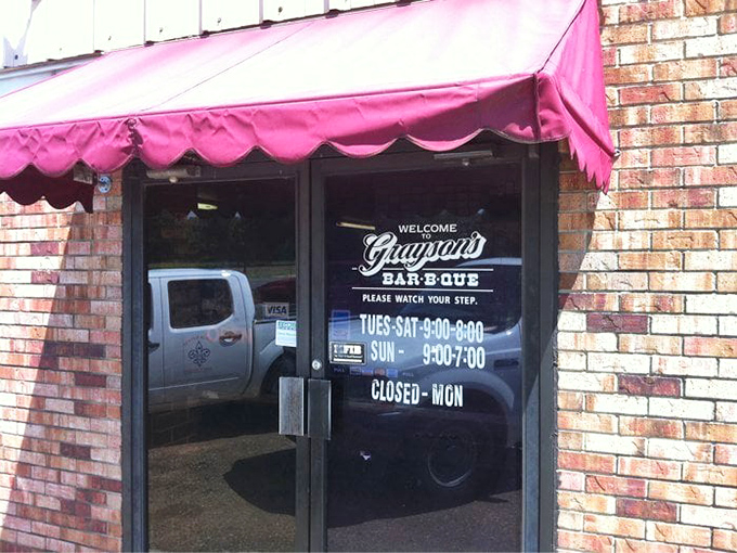 Plan accordingly because this place is closed Mondays, giving the pit masters their well-deserved day of rest.