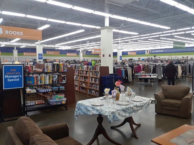 A staged dining vignette shows how secondhand pieces can create first-class entertaining spaces.