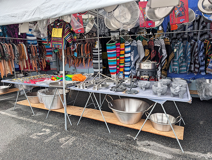 From colorful serapes to gleaming metal bowls, this stall is a one-stop shop for adding that perfect touch of artisanal charm to your home d&eacute;cor collection.
