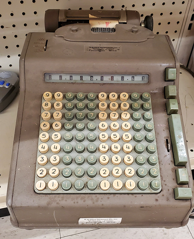 This vintage calculator isn't just a machine; it's a time capsule from when "computing" meant mechanical magic and satisfying key clicks.