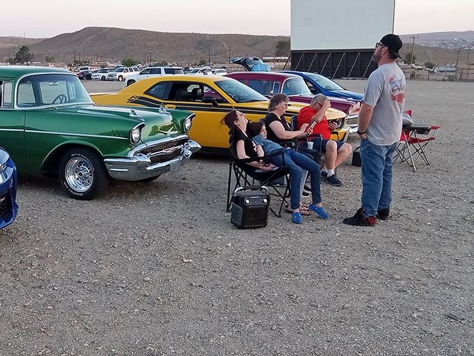 Classic cars and lawn chairs&mdash;the perfect combination for movie enthusiasts who understand that viewing style matters.