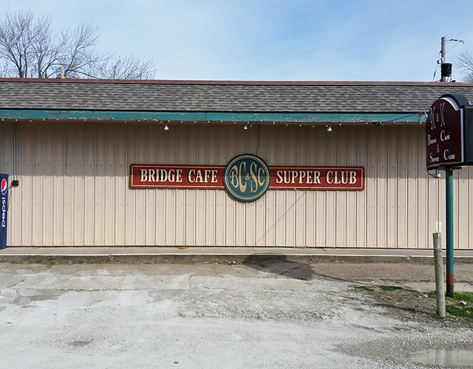 Bridge Cafe's straightforward sign tells you exactly what you need to know – this is supper club territory.