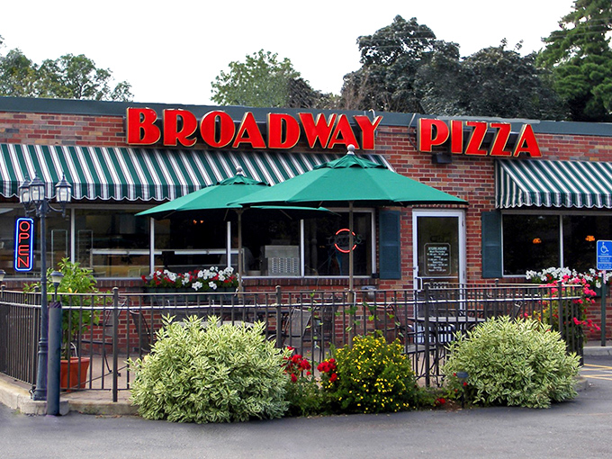 The cheerful exterior with its flower-lined patio feels like the pizza equivalent of a warm hug from your favorite aunt.