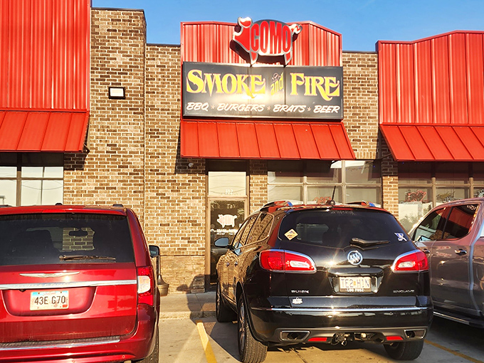 Como Smoke and Fire's bold red roof signals barbecue confidence&mdash;they know what they're doing and aren't afraid to show it.