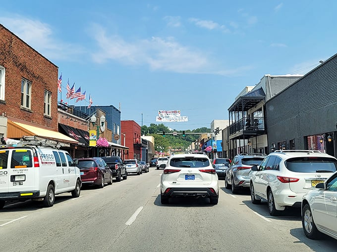 Corbin's main street has that "Mayberry meets modern day" charm. Those hanging flower baskets are like exclamation points on affordability!