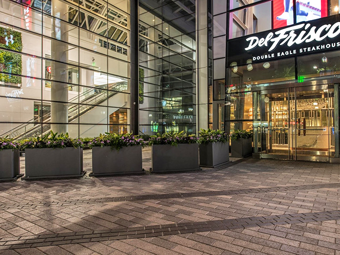 Del Frisco's gleaming modern entrance promises a steakhouse for the 21st century &ndash; tradition with a side of spectacle.