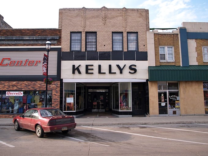Kelly's storefront stands between neighbors like the middle child, proudly displaying its Art Deco personality with quiet confidence.