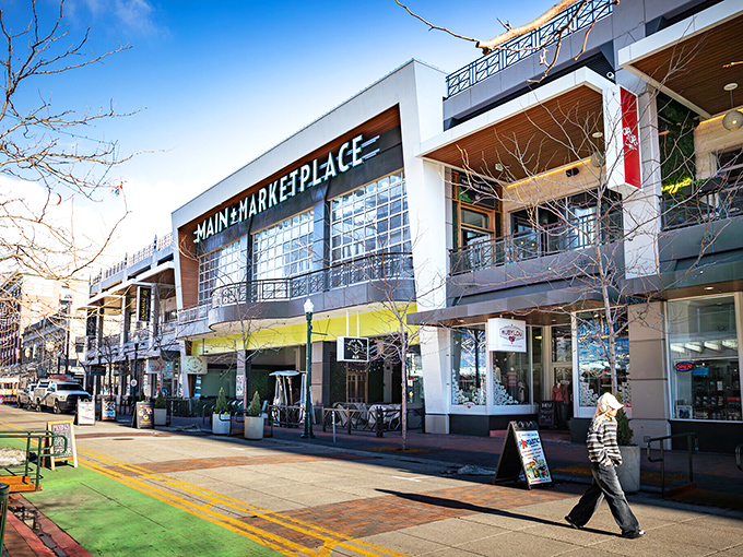 Emmett's Treasure Valley location offers the best of both worlds - rural peace with valley convenience nearby.