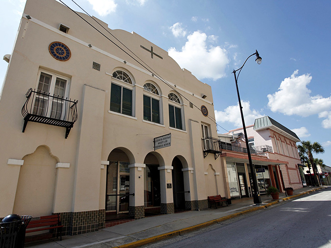 Leesburg's downtown clock keeps perfect time for a retirement lifestyle that values every precious moment together.