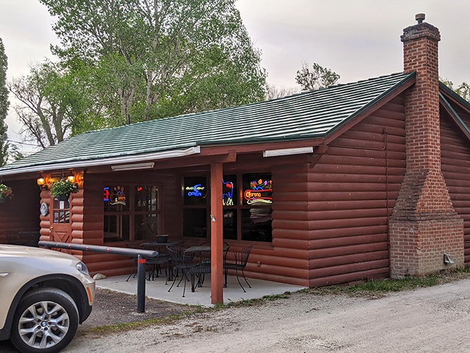 That cozy log cabin exterior promises mountain warmth and flame-grilled steaks worth the scenic drive.