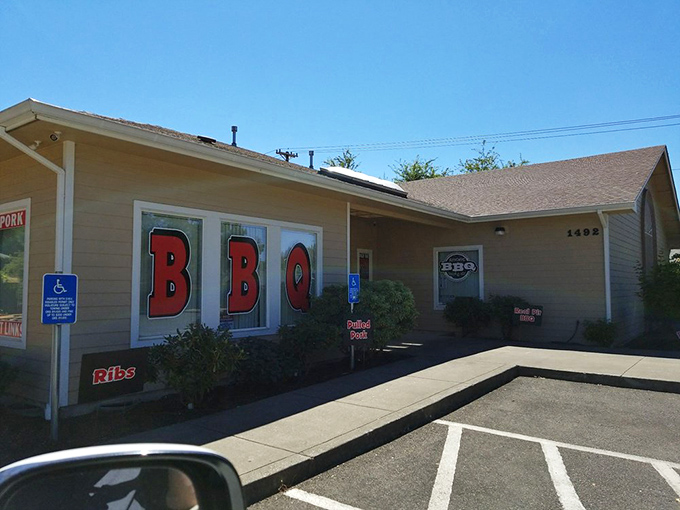 Roger That BBQ's no-nonsense exterior lets the food do the talking. Bold red letters announce exactly what matters here.
