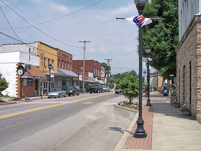 Small-town Americana! Summersville's main drag feels like stepping into a Norman Rockwell painting where everyone still says "good morning."