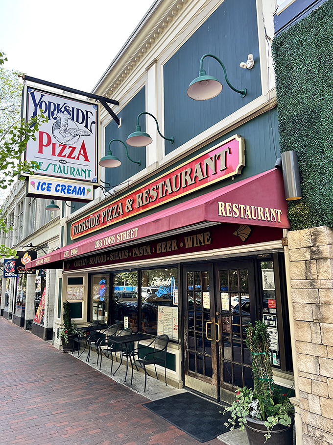 Yorkside's classic pizzeria look is straight from central casting &ndash; and the pizza's Oscar-worthy too.