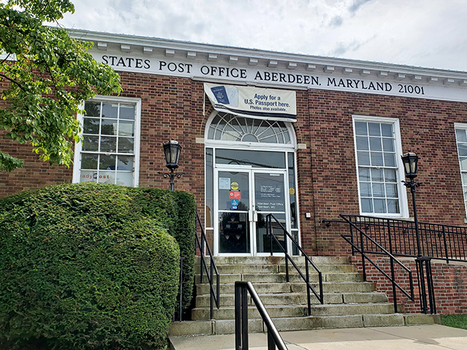 Government buildings that actually serve the community - imagine that! - in a town-sized package that works.