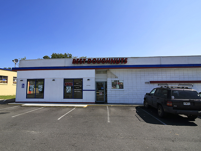 This no-nonsense exterior houses serious donut-making talent that's been satisfying folks who know quality when they taste it.