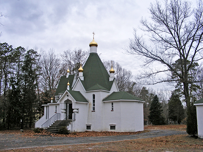 The distinctive onion domes of this Orthodox church add international flair to Buena's surprisingly affordable landscape and community.