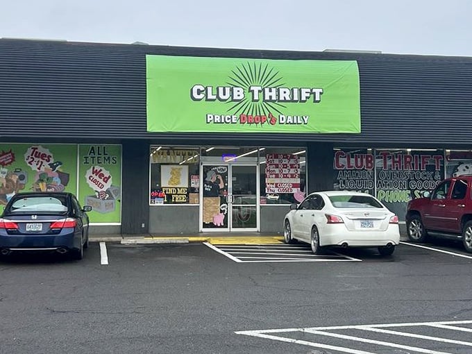 With its daily price drops advertised front and center, Club Thrift turns bargain hunting into a strategic game.