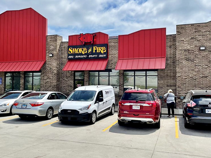 The parking lot's packed for good reason&mdash;Como's smoke signals have summoned the barbecue faithful from miles around.