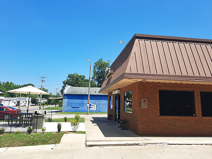 This unassuming spot proves that in Alabama, the best chicken often hides in plain sight, no fancy signage required.