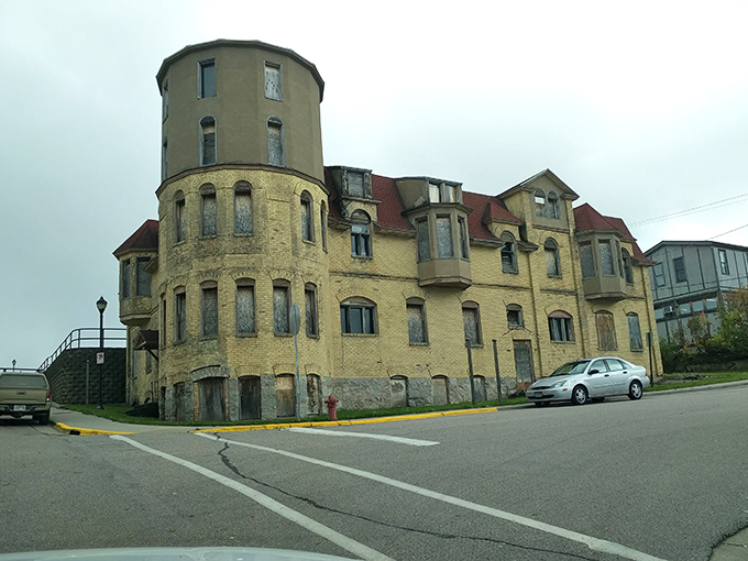 Looks like something out of a mystery novel&mdash;minus the haunted soundtrack and with better parking.