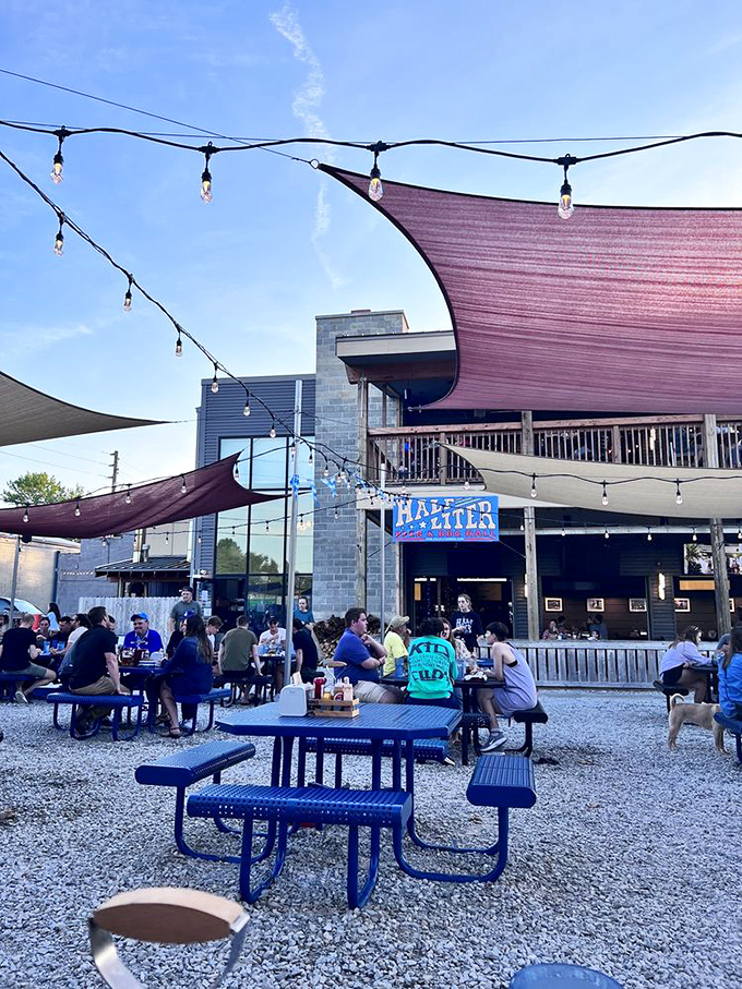 String lights transform the outdoor area into BBQ magic as evening falls &ndash; the perfect setting for smoky indulgence.