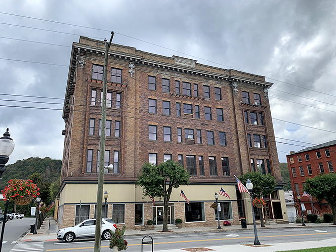 Where two rivers meet in Hinton, affordability and beauty shake hands and invite you to stay.