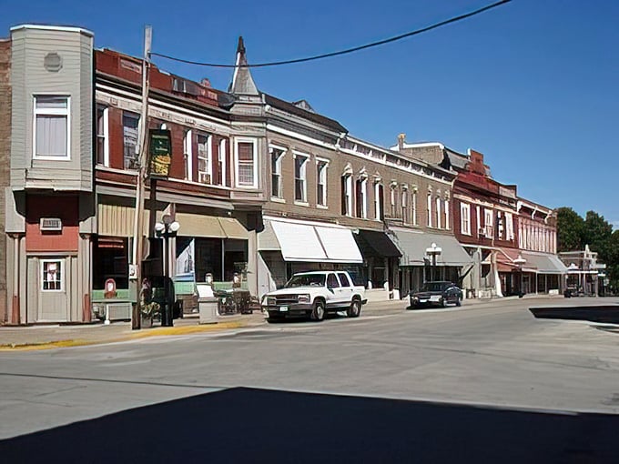 Corner-office affordability! Le Roy's architectural medley creates a symphony of small-town charm where your retirement dollars hit all the right notes.