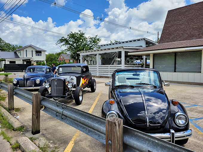 Vintage cars parked outside Milan's create the perfect old-meets-new vibe. Classic vehicles, classic pizza&mdash;some combinations just work.