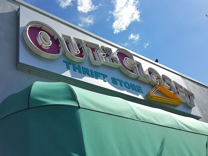 Same sign, different angle&mdash;still promising the thrill of the hunt. Those purple letters practically wink at passing bargain hunters!