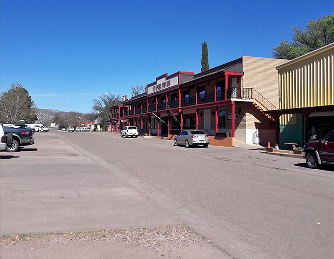 This charming valley town moves at the gentle pace of grazing cattle beneath wide open blue skies.