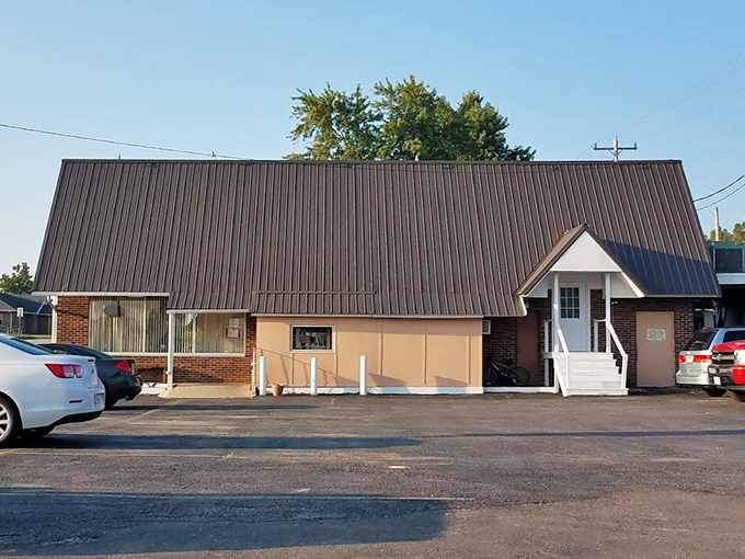 This roadside classic has the architectural equivalent of a friendly smile&mdash;instantly recognizable and warmly welcoming.