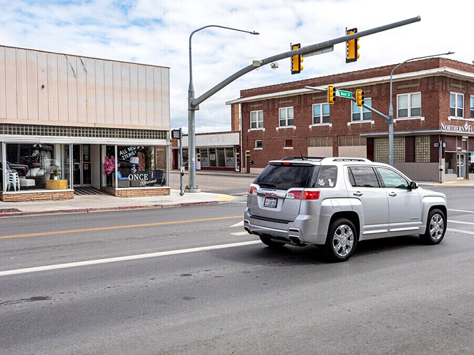 In Tremonton, even the traffic lights seem relaxed, giving you plenty of time to spot the next great bargain.