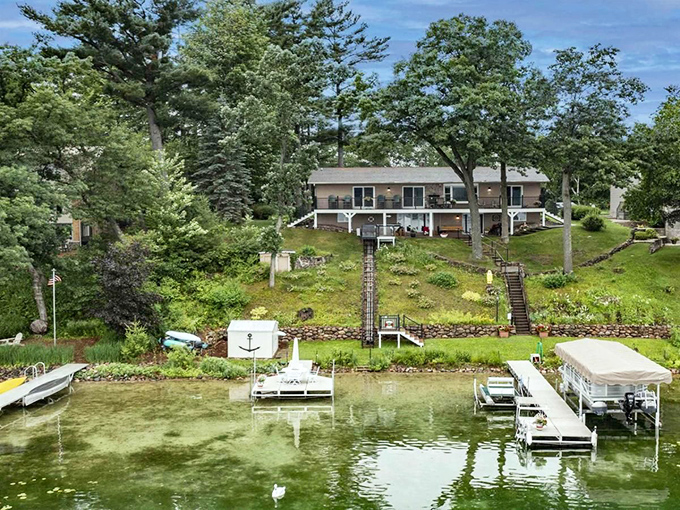 This sternwheeler knows these connected waters like an old friend, sharing secrets with every whistle blast.