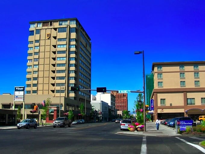 The streets of Yakima balance urban energy with small-town affordability. Those purple pansies aren't the only things flourishing in this sunny valley.