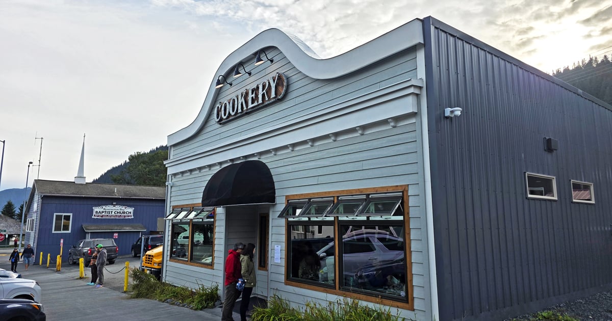 This No-Frills Restaurant In Alaska Has Seafood So Good, It's Worth A ...