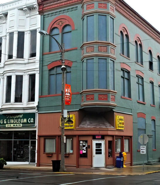charming towns illinois getaways ftr