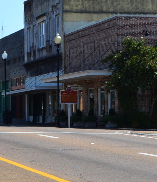 charming towns mississippi life ftr