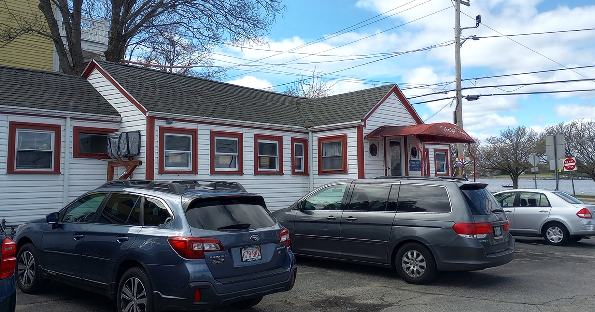 The Cheeseburger At This Old-School Diner In Rhode Island Is Out-Of ...