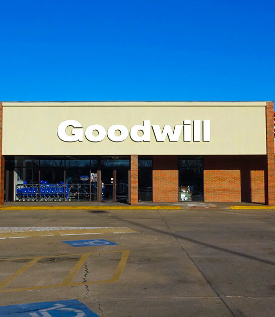 enormous store kansas thrift ftr
