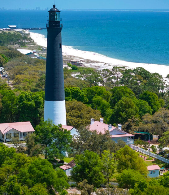 florida-postcard-worthy-lighthouse-FTR