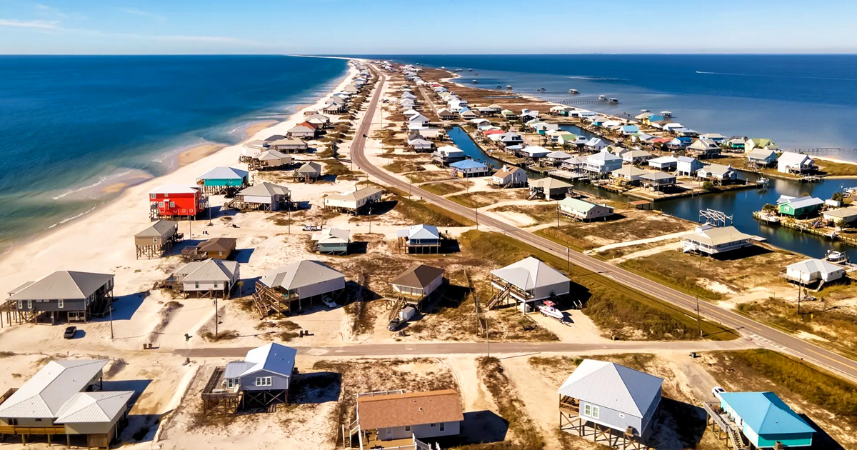 This Gorgeous Beach Town In Alabama Is A Dreamy Getaway Without The Crowds