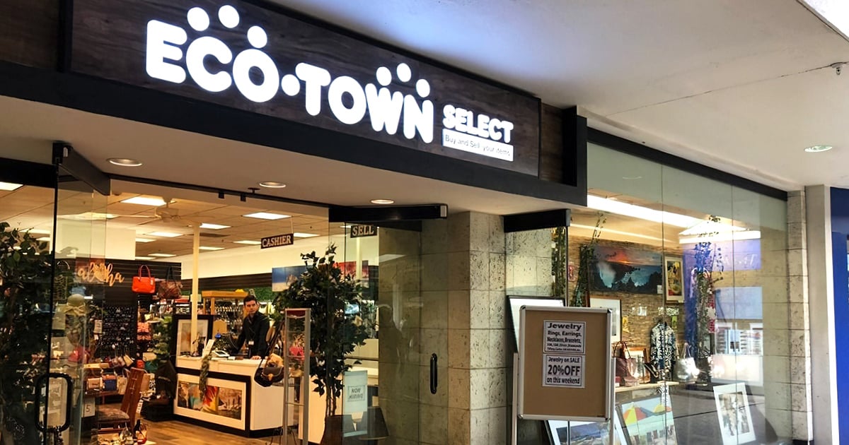 The Massive Thrift Store In Hawaii Where You Can Build A New Wardrobe ...