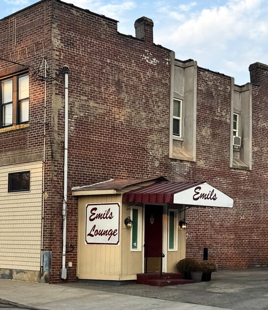 iconic hole restaurant pennsylvania ftr