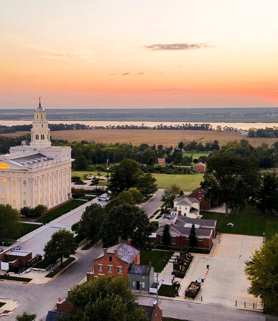 illinois quaint river town ftr