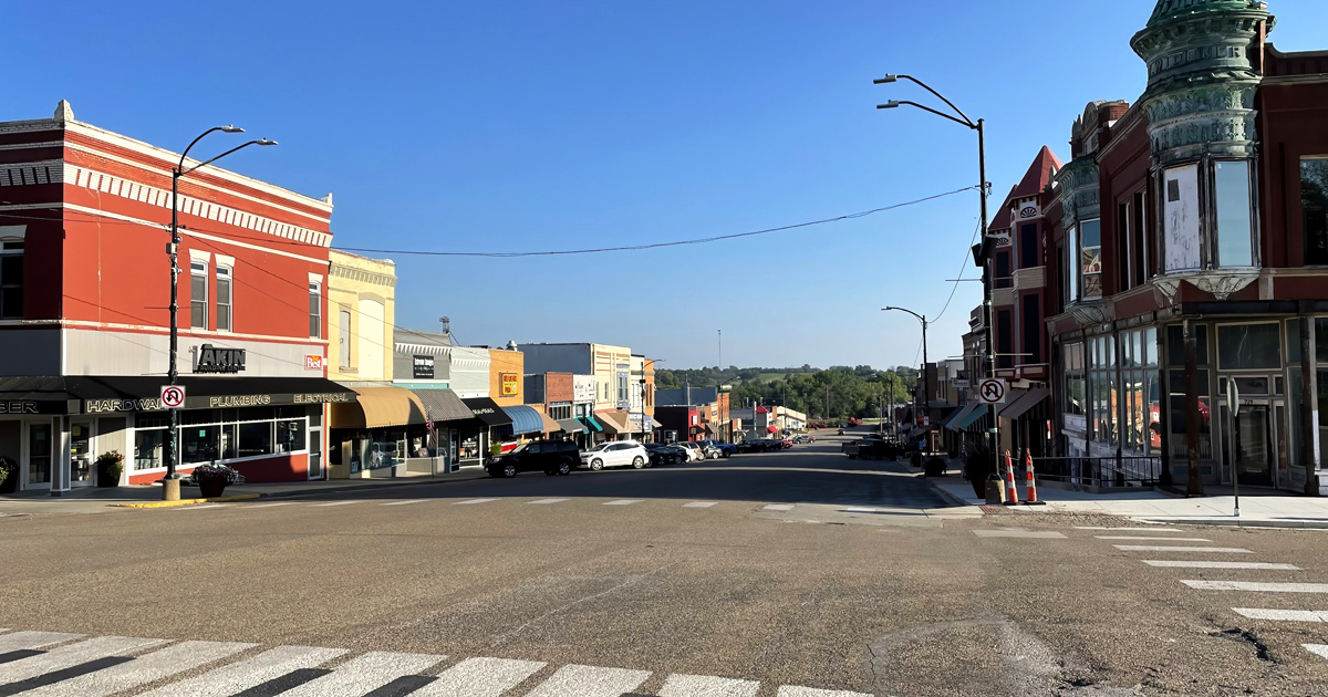 The Gorgeous Town In Iowa That’s Affordable And Perfect For Stress-Free ...