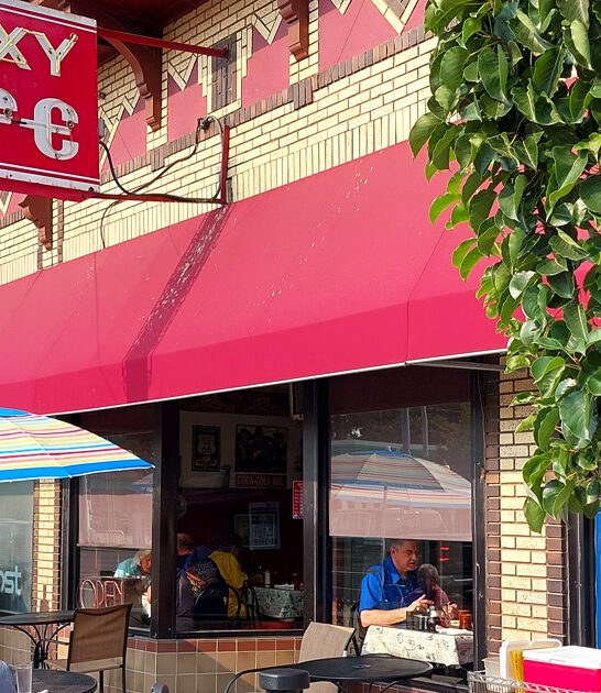 michigan cinnamon roll restaurant ftr