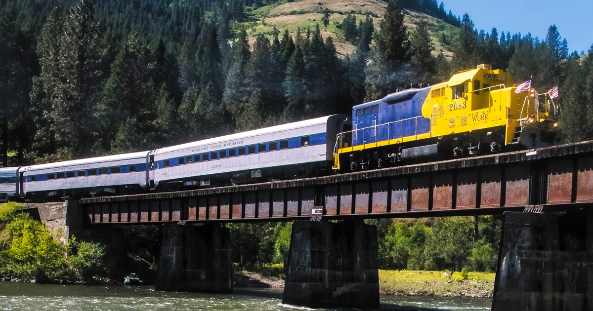 This Scenic Train Ride In Oregon Will Give You Some Of The State’s Most ...