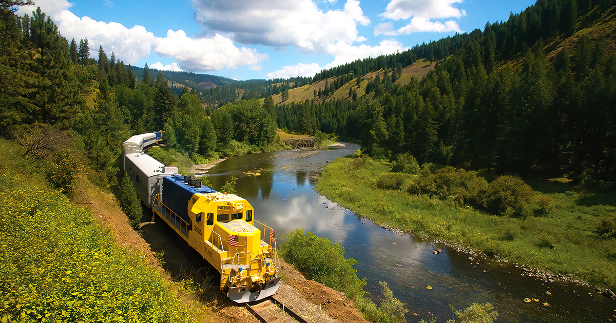 The Incredibly Scenic Train Ride In Oregon That’s Perfect For An ...