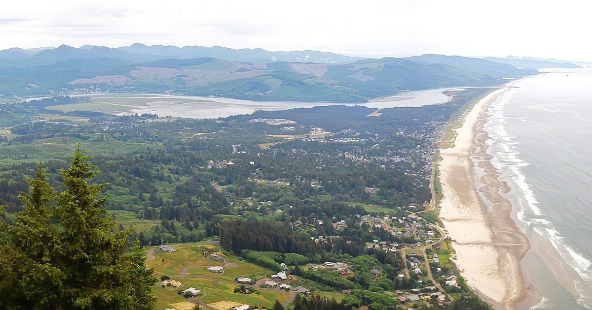 This Scenic Seaside Town In Oregon Where Locals Go When They Want Total ...
