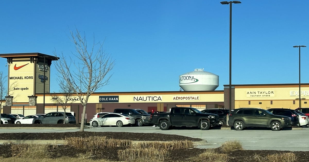 The Gigantic Outlet Mall In Iowa That's Absolutely Worth The Drive